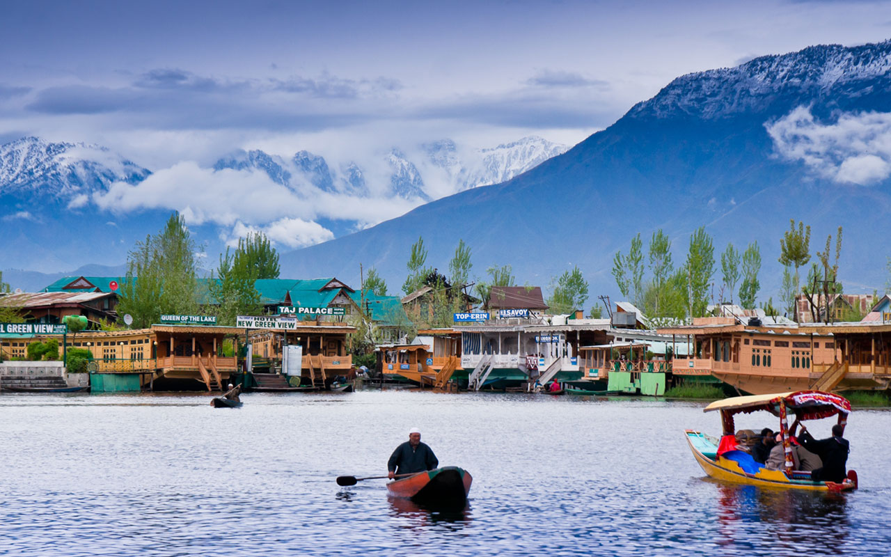 9 Beautiful Lakes in Jammu Kashmir & Ladakh