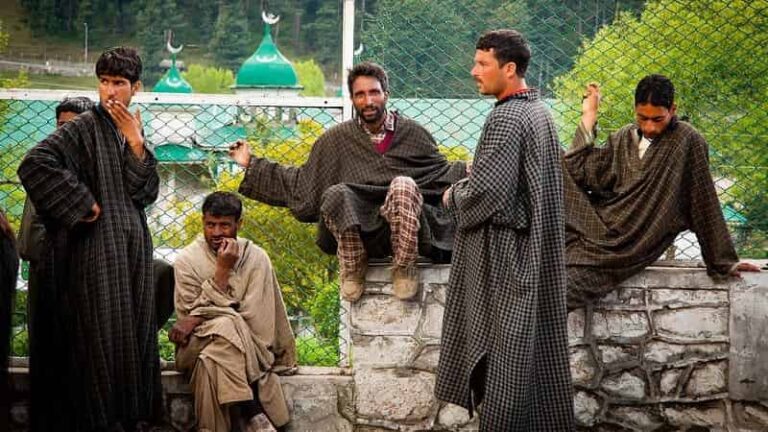 Traditional Dresses of Kashmir for Hindu and Muslim
